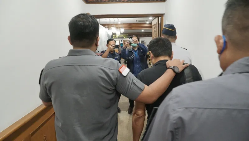 Apa Sanksi Keimigrasian Bagi WNA yang Melanggar Ketertiban? Ini ... Apa Sanksi Keimigrasian Bagi WNA yang Melanggar Ketertiban? Ini ...