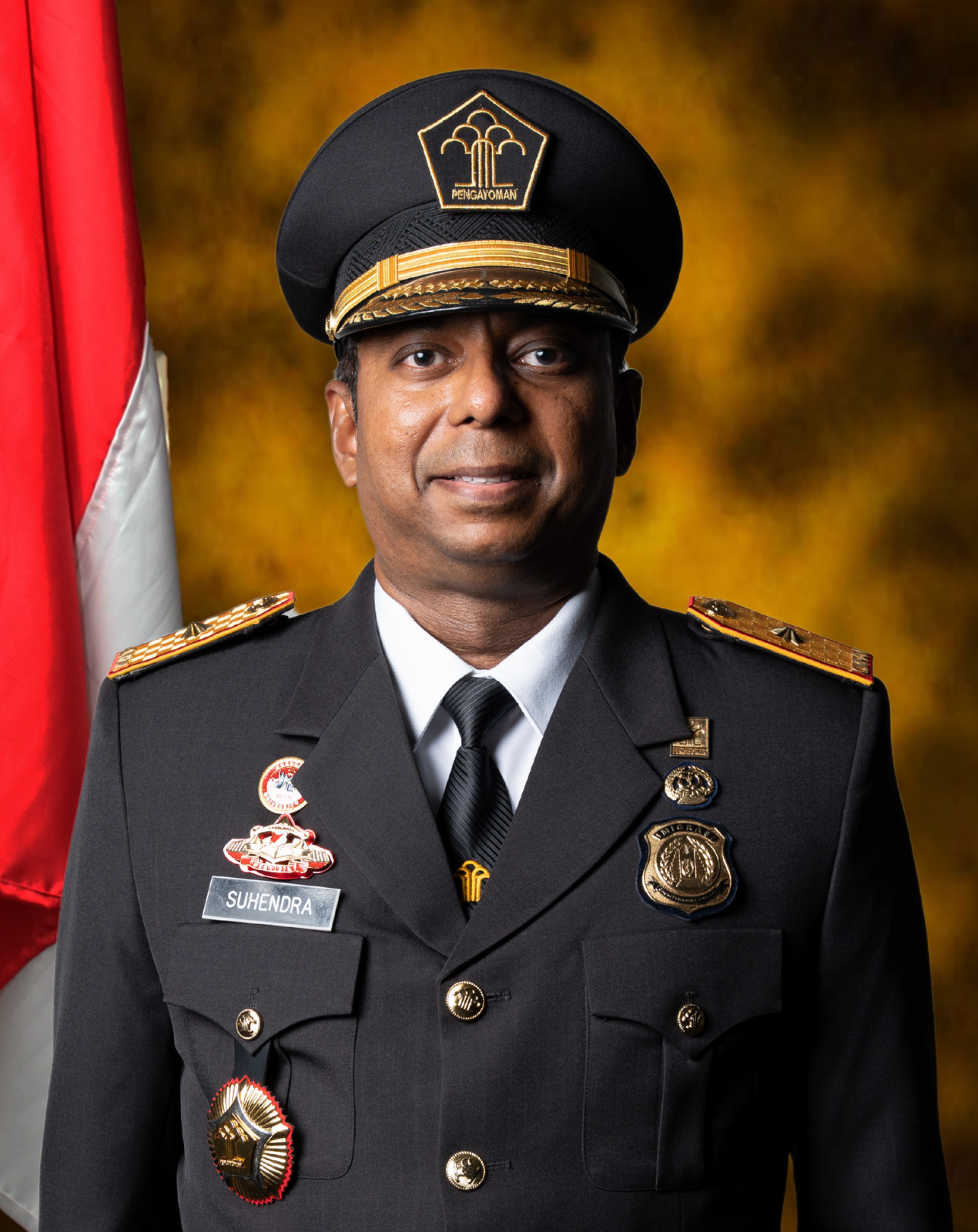 File:Direktur Tempat Pemeriksaan Imigrasi Suhendra.webp - Wikimedia Commons